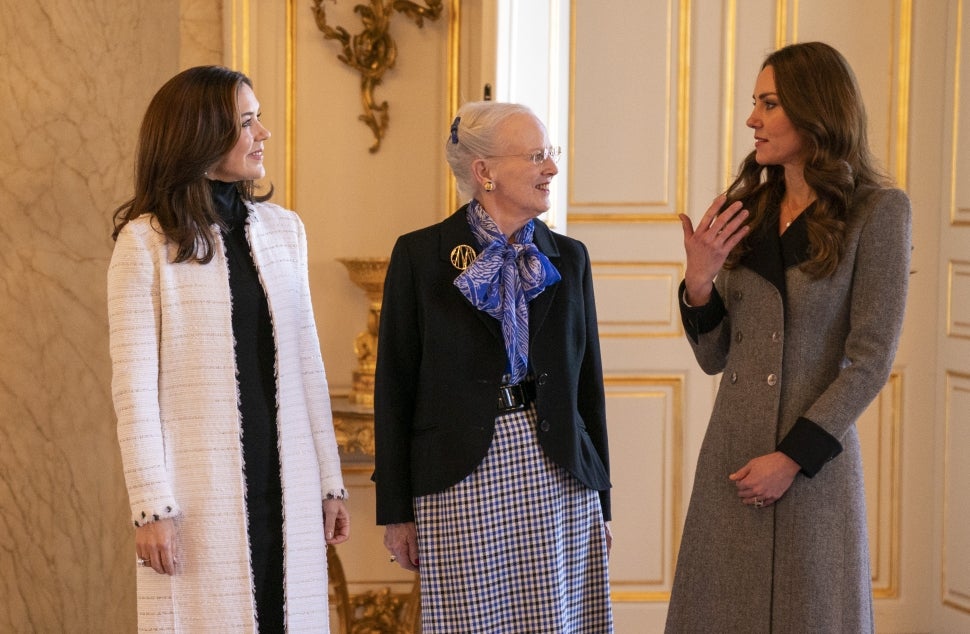 Kate Middleton Meets Her Danish Counterpart Princess Mary ...