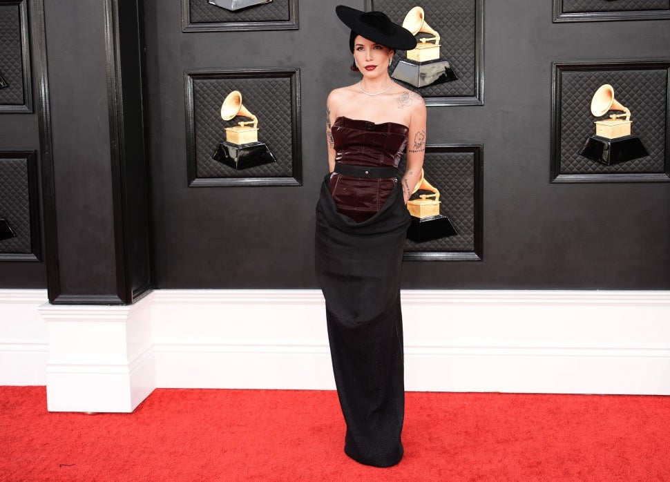Halsey Rocks the 2022 GRAMMYs Red Carpet Just Days After Having Surgery ...
