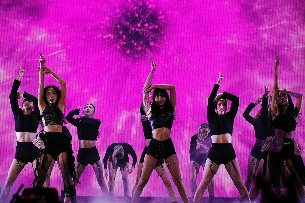 BLACKPINK Bring On the 'Pink Venom' in VMAs Debut Performance ...
