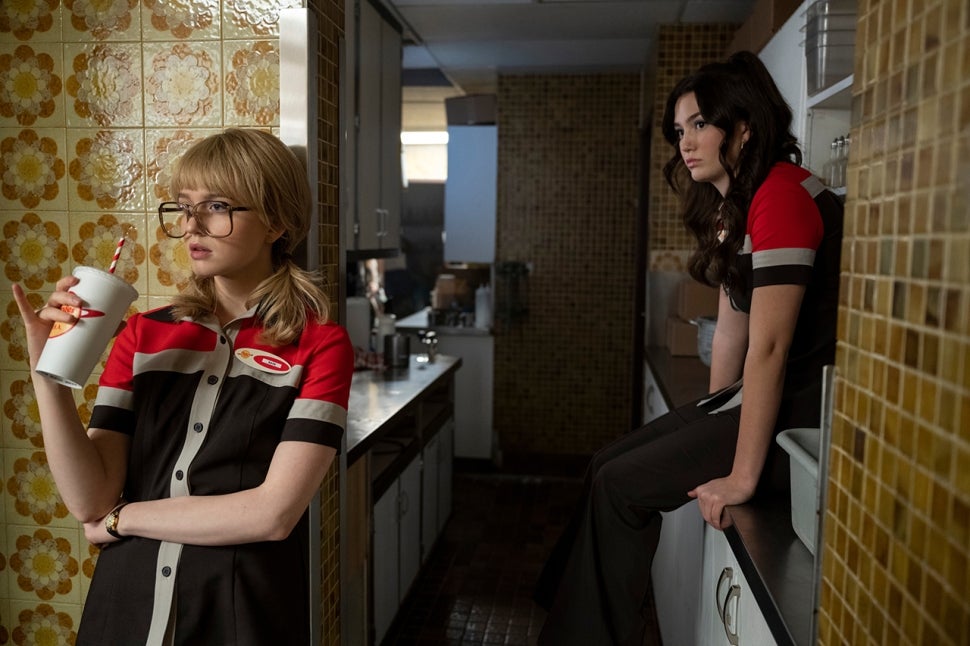 'Firefly Lane' Season 2 Release Date and First Look Revealed ...