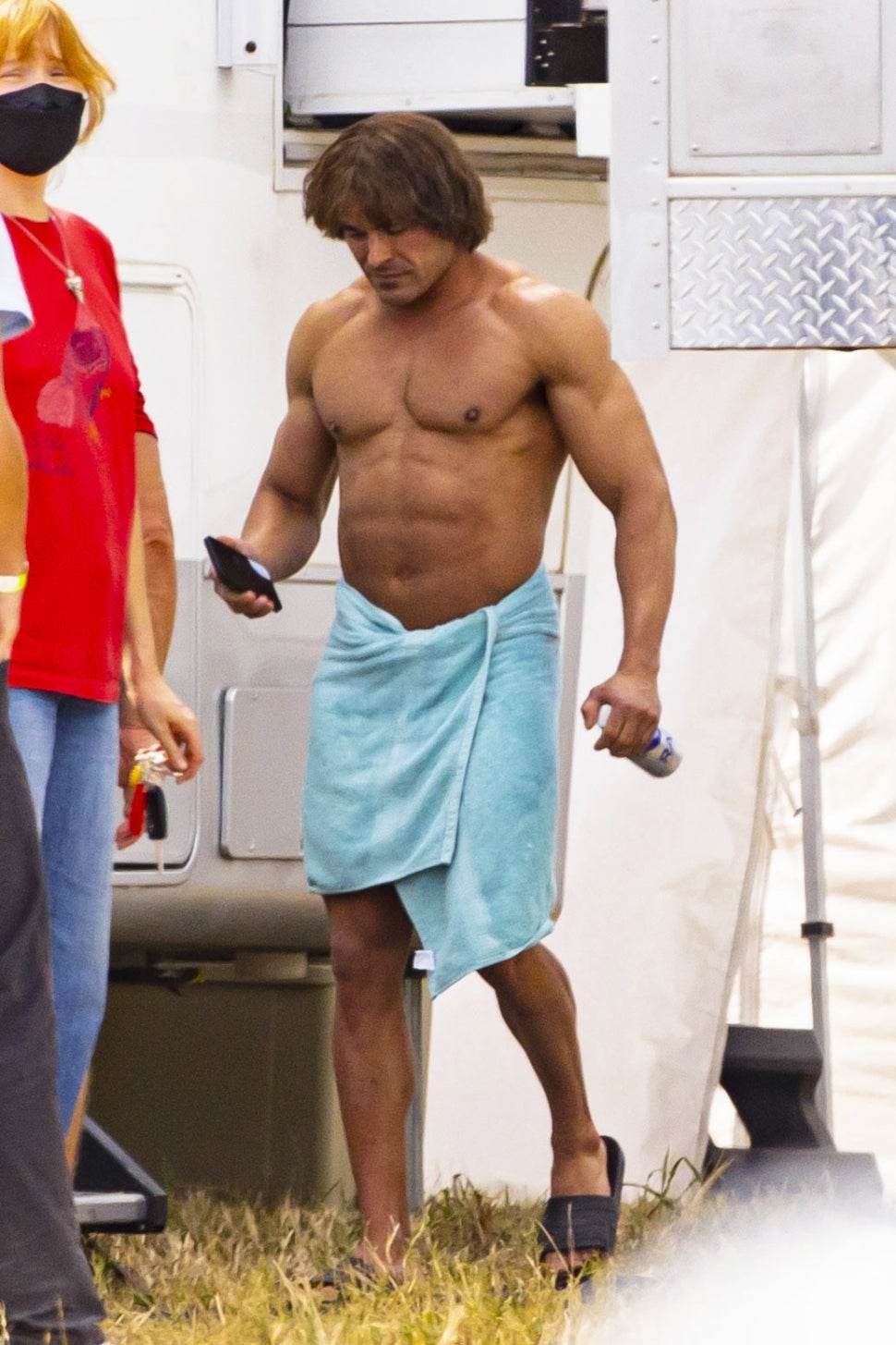 Zac Efron Is Nearly Unrecognizable as a Bulked-Up Wrestler for 'The ...
