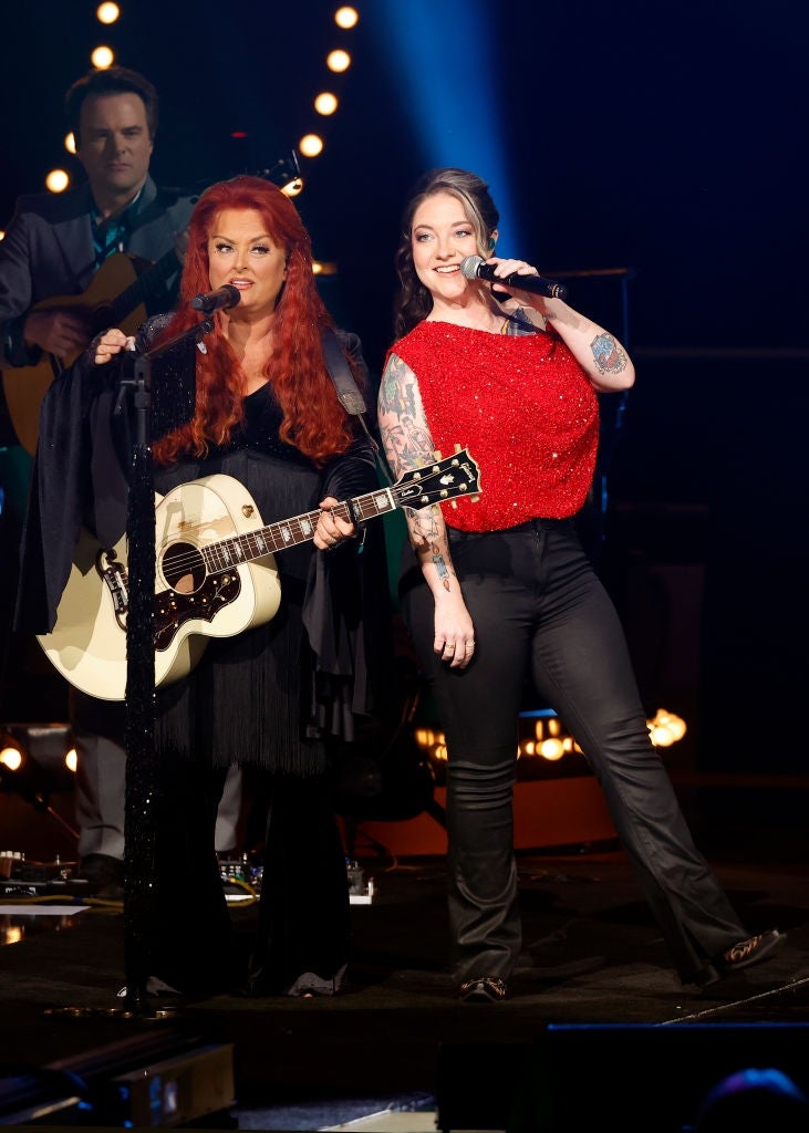 Wynonna Judd Shines at The Judd's Final Tribute Concert for Late Mother ...