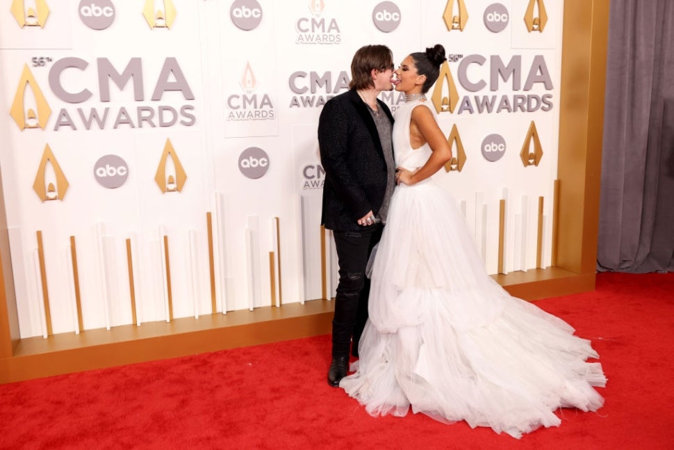 Hardy and Caleigh Ryan Detail Their Wedding, Make PDA-Filled Red Carpet ...