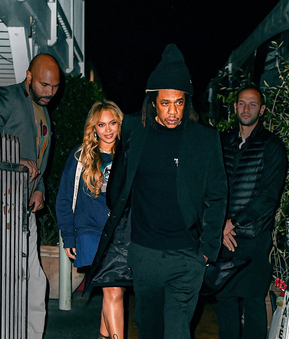 Beyoncé and JAY-Z Hold Hands During Rare Date Night: Pic ...