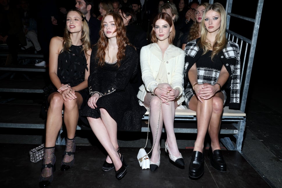Gwyneth Paltrow's Daughter Apple Martin Is a Stylish Teen During Paris ...