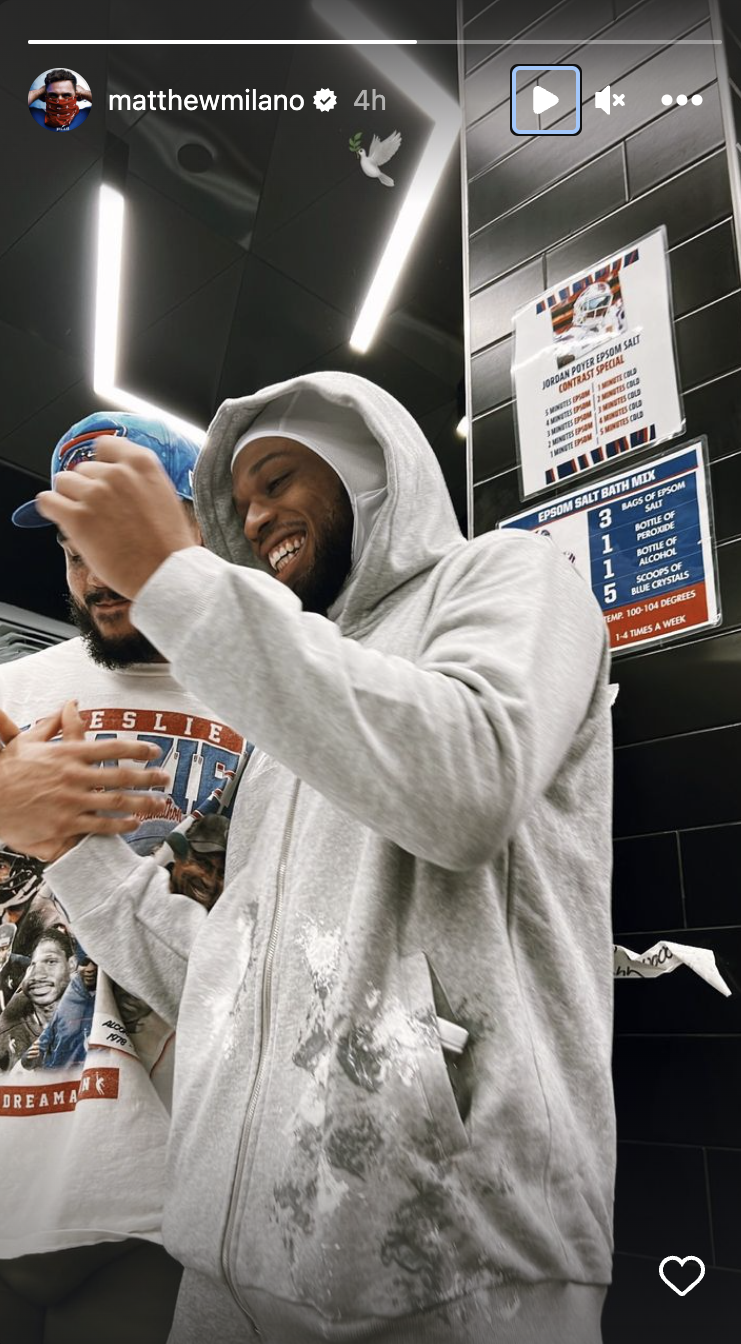 Damar Hamlin Reunites With Buffalo Bills Teammates and He's All Smiles ...