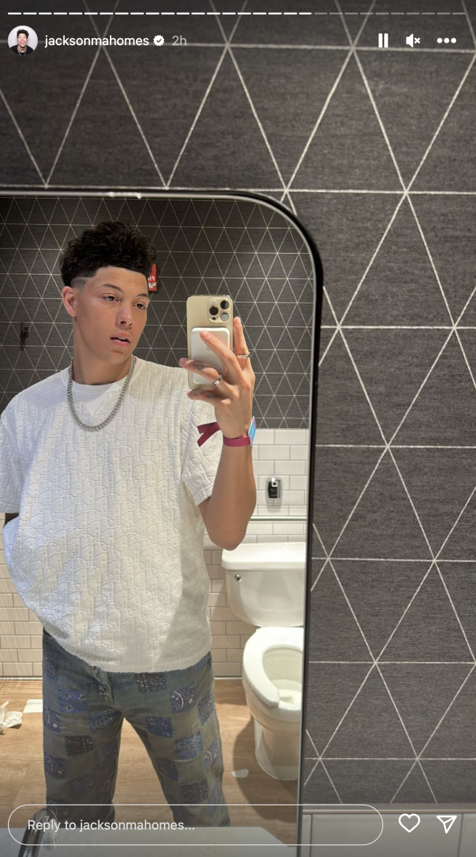 Patrick Mahomes' Younger Brother Jackson Takes Bathroom Selfies At ...