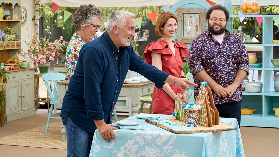 Why 'Great American Baking Show' Host Ellie Kemper Was Intimidated by ...