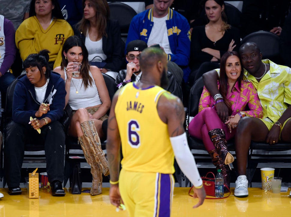 Kendall Jenner and Bad Bunny Get Cozy Sitting Courtside at the Lakers Game | Entertainment Tonight