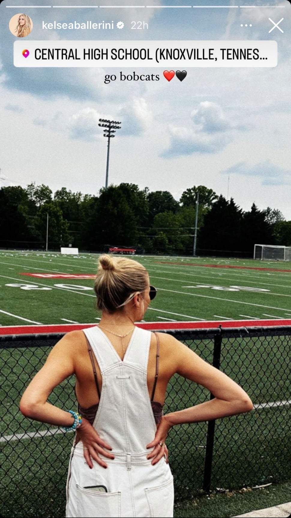 Kelsea Ballerini Brings Boyfriend Chase Stokes to Her Hometown and High ...