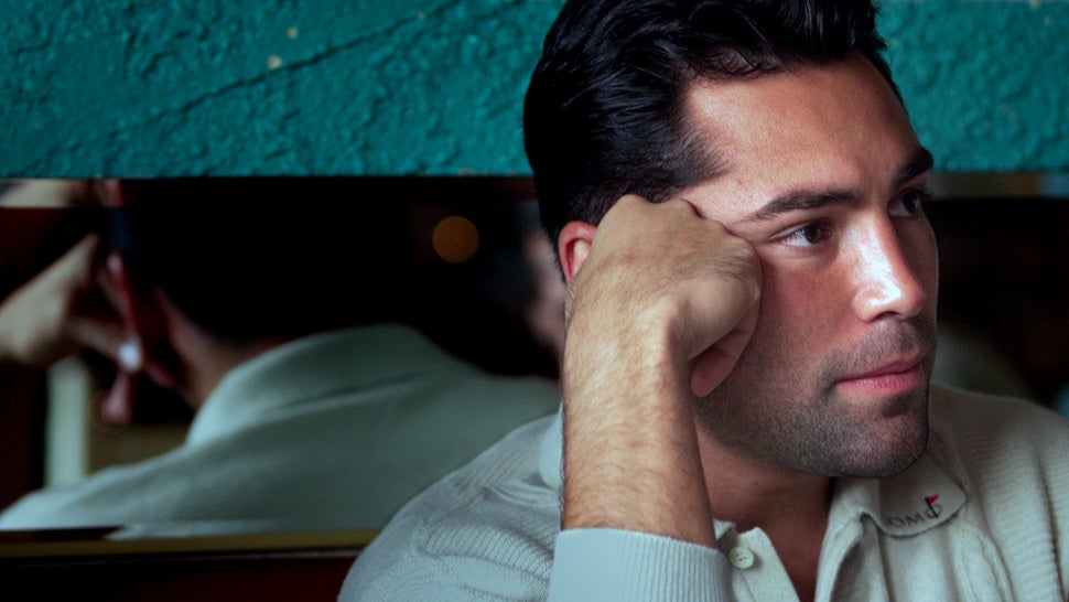 Oscar De La Hoya Talks Lingerie Pics, Remembers His Late Mom Dressing ...