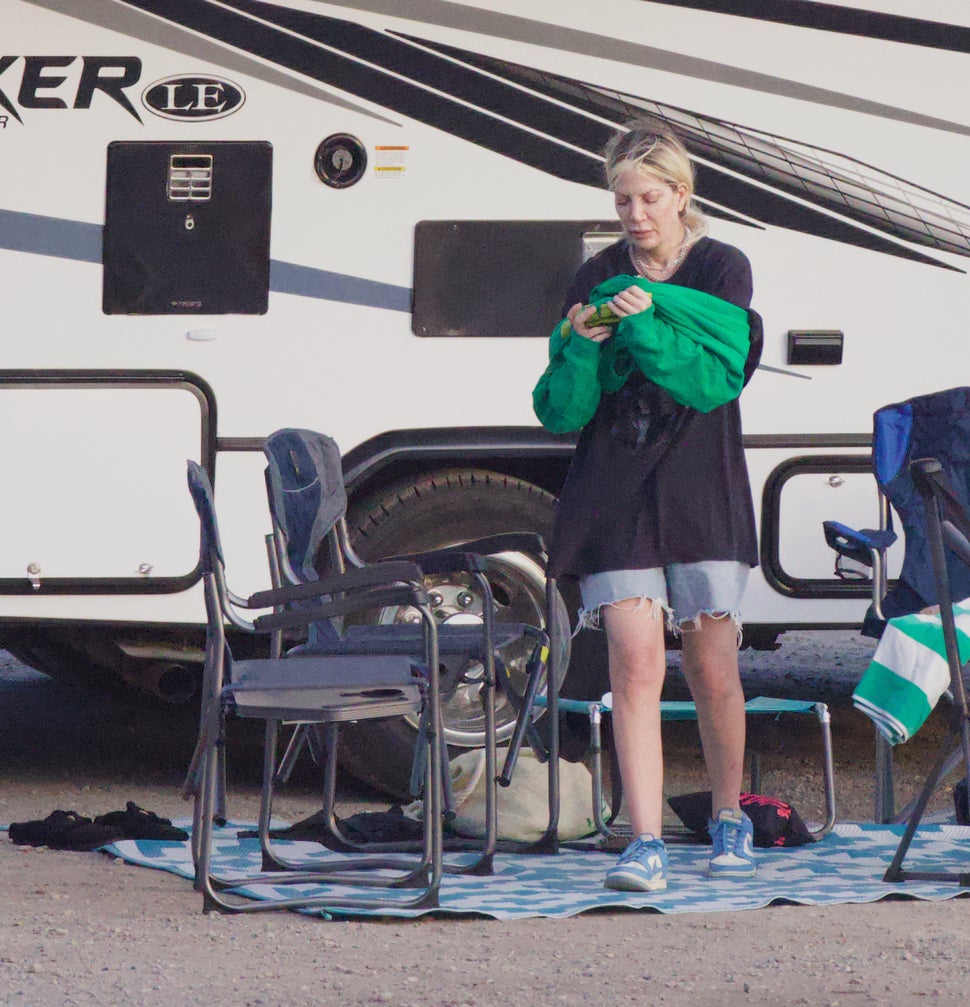 Tori Spelling Staying in RV With Her Kids Amid House Mold and Money ...