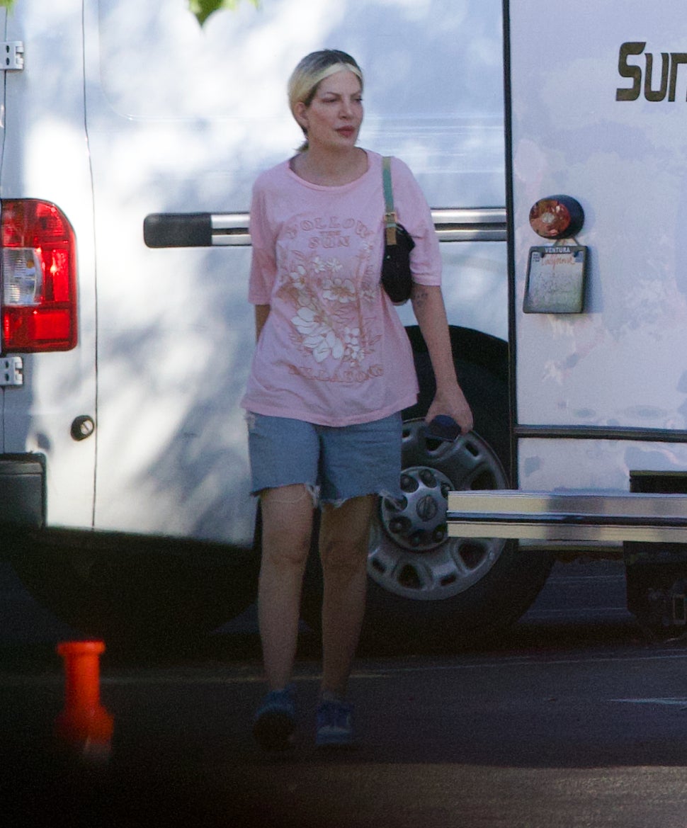 Tori Spelling Staying in RV With Her Kids Amid House Mold and Money ...