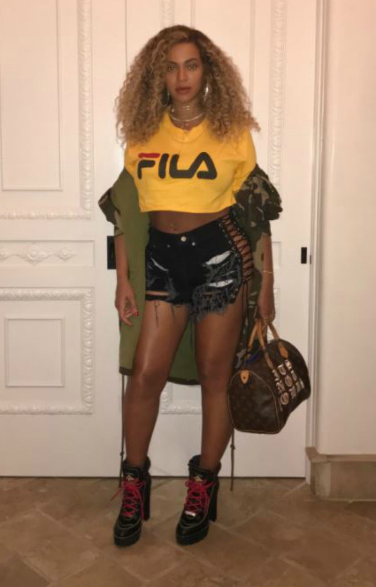 Beyonce Belly Ring 428 Star Belly Button Piercing Stock Photos,