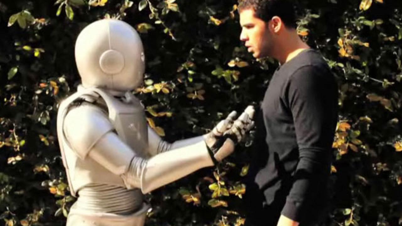 VIRAL VIDEO: Drake Manhandles Robot | Entertainment Tonight
