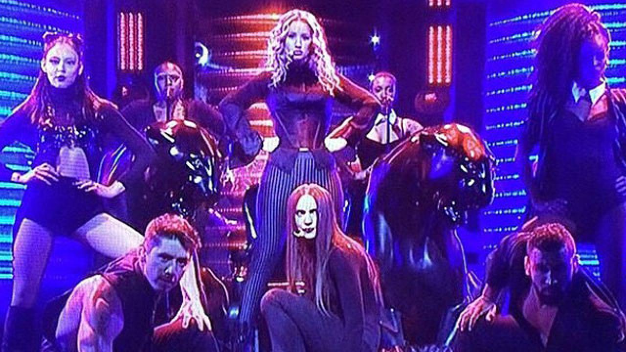 Did Iggy Azalea & Mo Give the Most Awkward 'SNL' Performance Ever ...