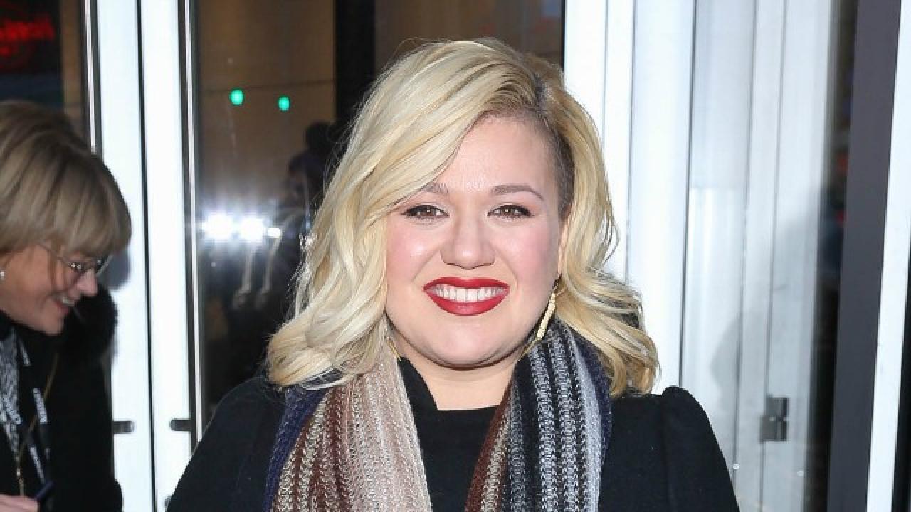 Kelly Clarkson's Baby Girl Dances to Her Mom's New Single in Adorable ...