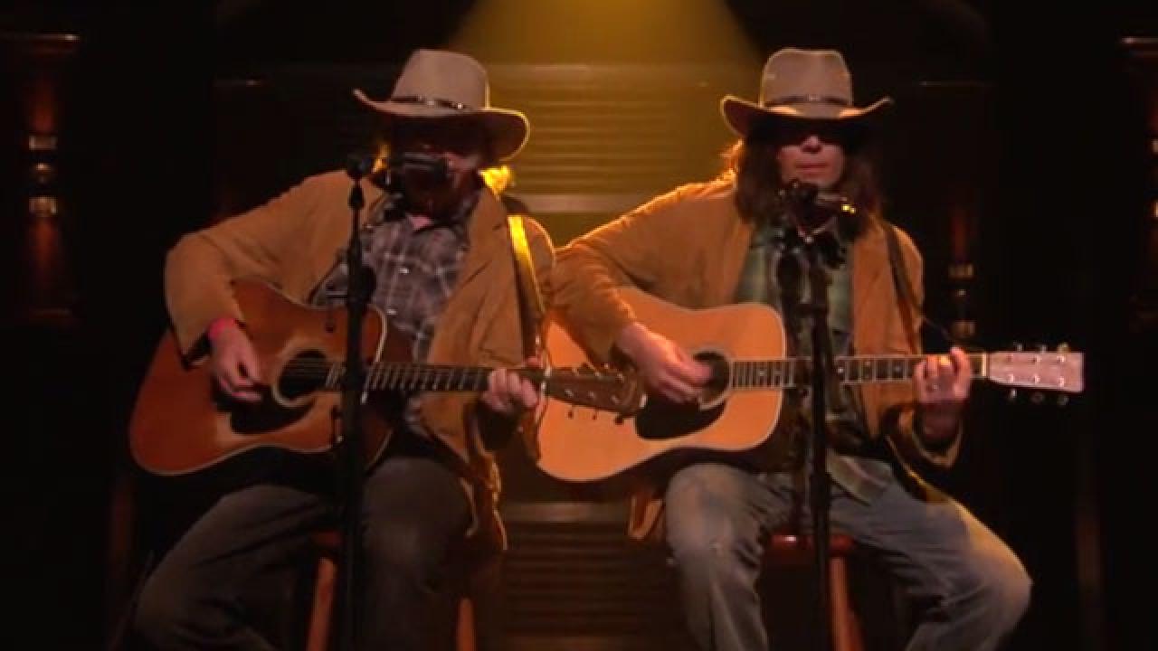 Jimmy Fallon Performs with Neil Young While Impersonating Neil Young ...