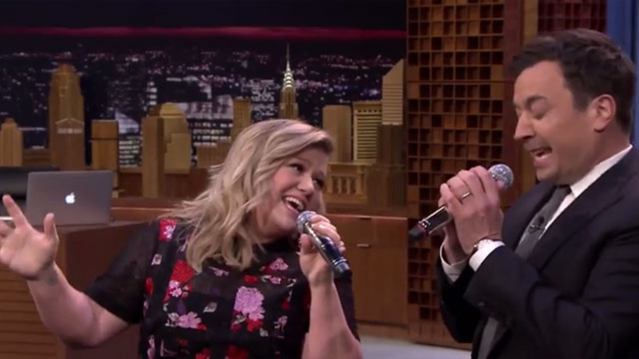 Kelly Clarkson and Jimmy Fallon Perform 'History of Duets' In Under 5 ...