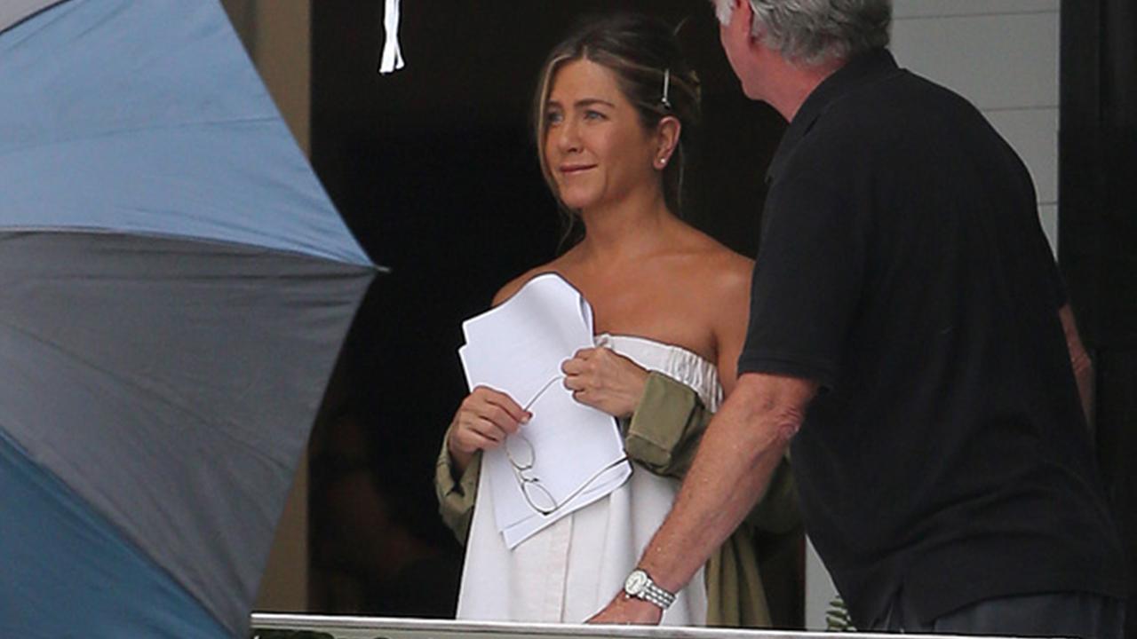 Jennifer Aniston Wears Nothing But a Towel in Georgia | Entertainment ...