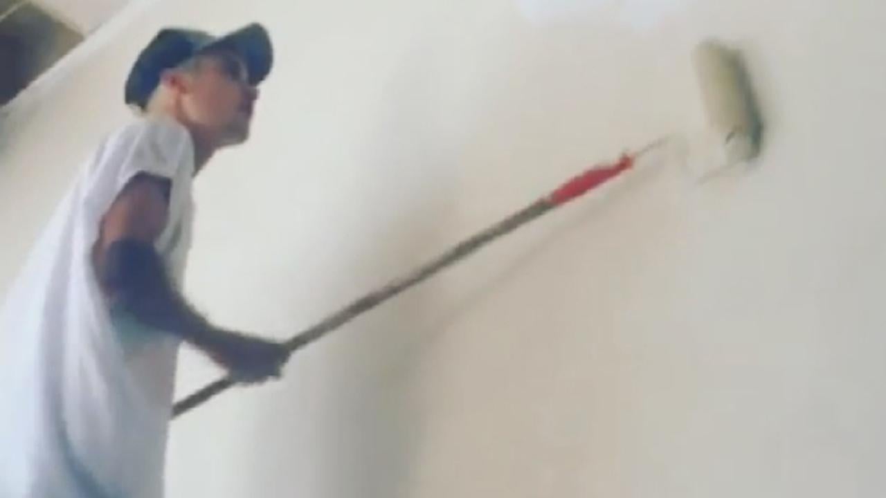 Justin Bieber Documents Himself Dancing Through His Court-Mandated ...