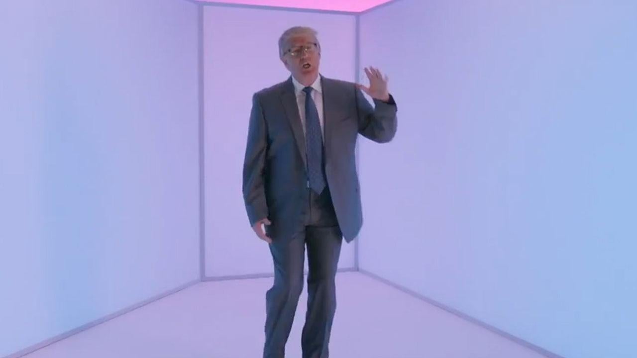 Donald Trump Gets Heckled by Larry David & Shows Off 'Hotline Bling ...
