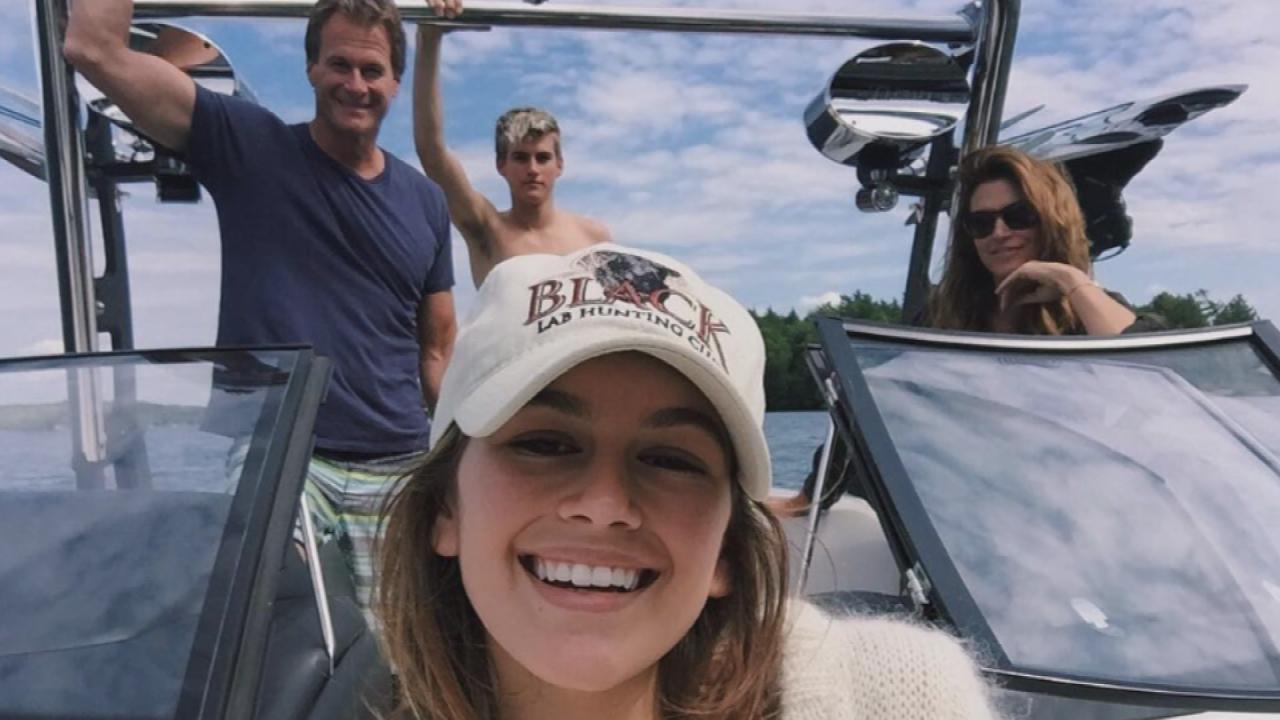 Cindy Crawford and Her Very Attractive Family Relax During Beach ...