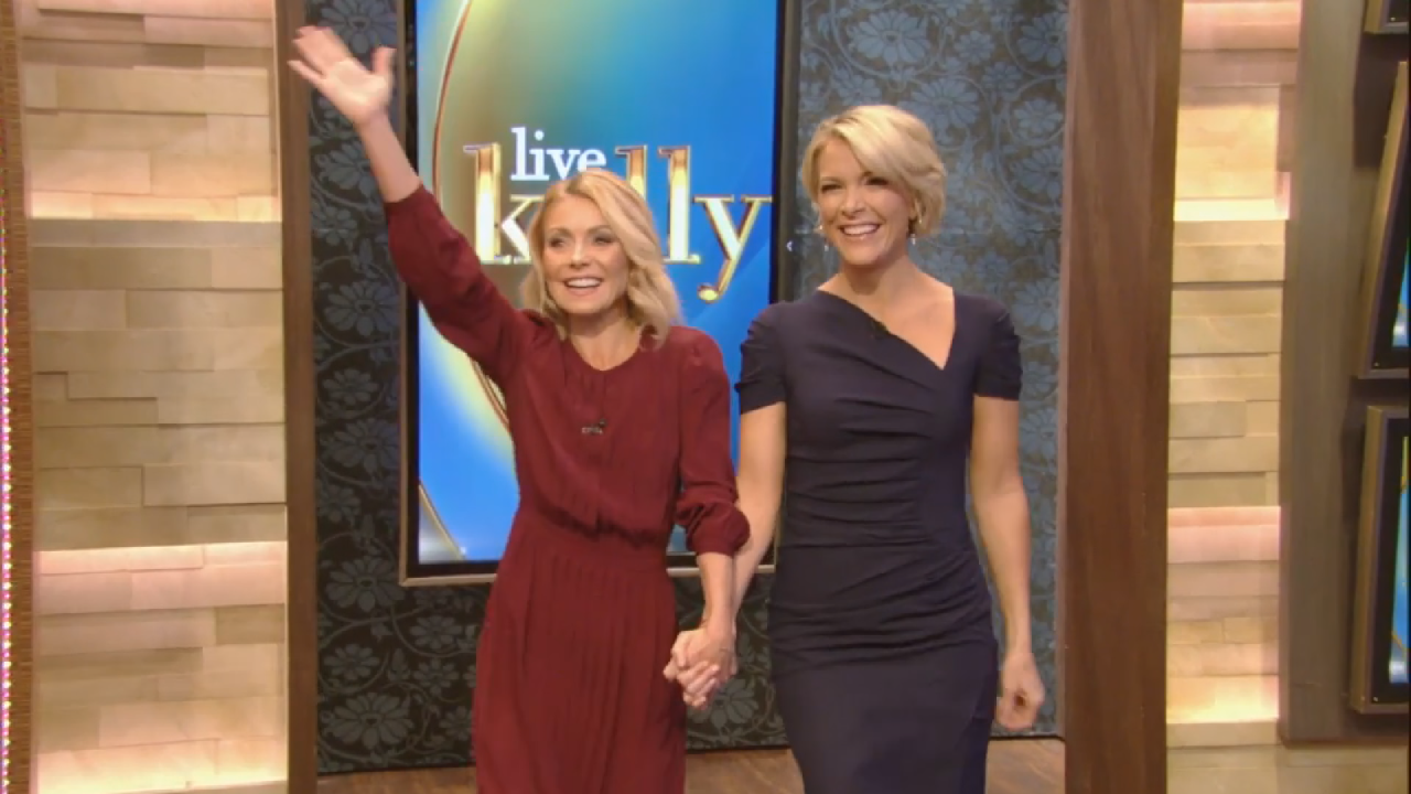 Kelly Ripa Says 'Bad Botox' Experience Left Her Unable to Smile for 6 ...