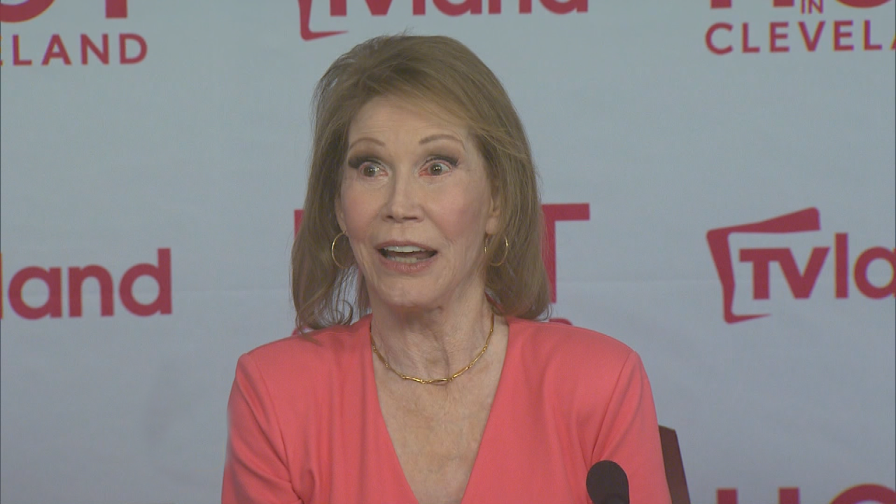 Mary Tyler Moore's Last TV Appearance Was an Epic Reunion With Betty ...