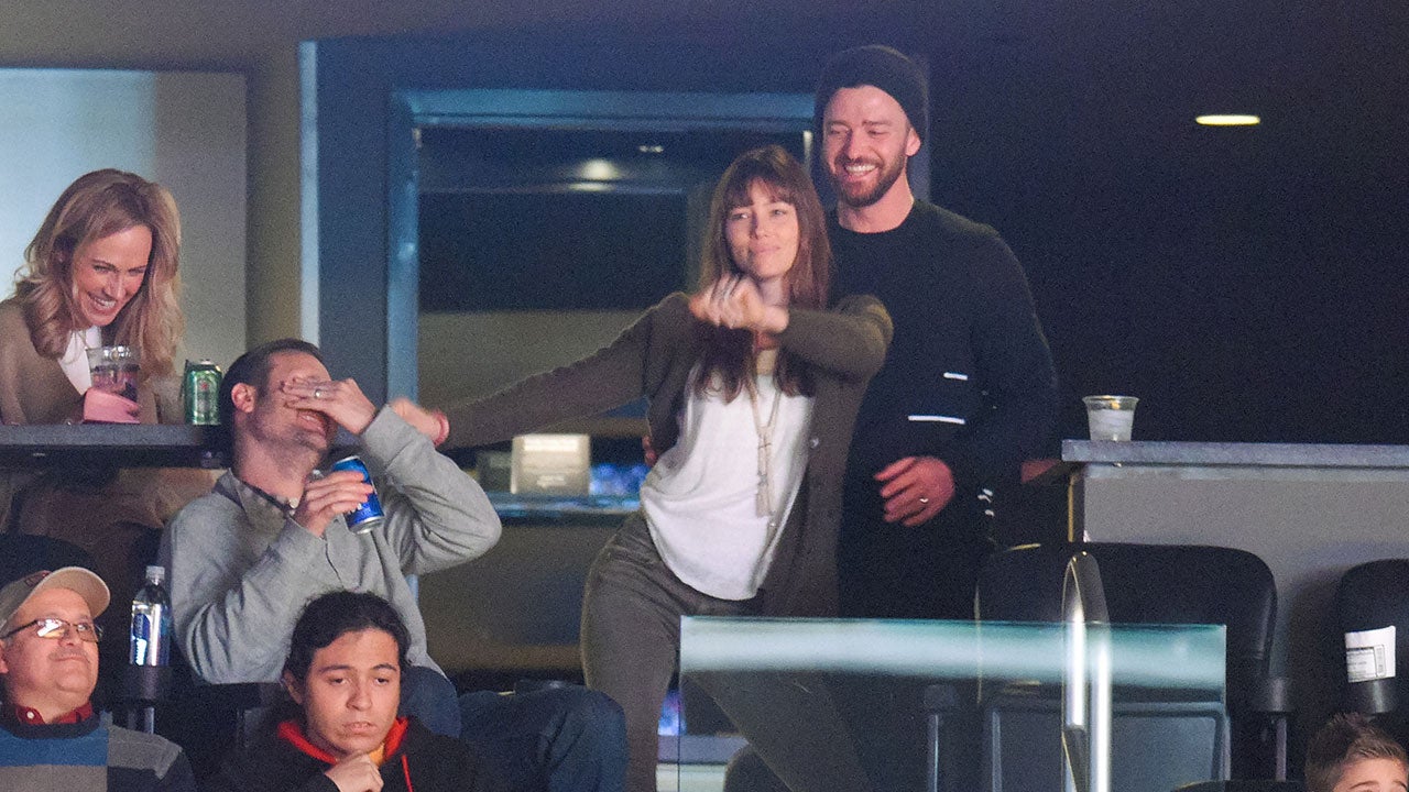 Justin Timberlake Adorably Dances with Jessica Biel at Grizzlies Game ...
