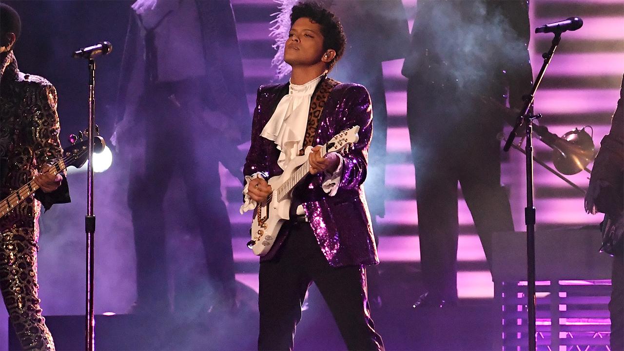 Bruno Mars and The Time Pay Loving, Funky Tribute to Prince at The ...