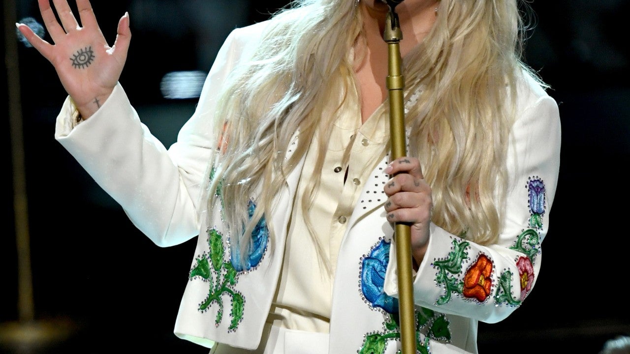 Kesha Sings 'Praying,' Bursts Into Tears After Emotional GRAMMYs ...