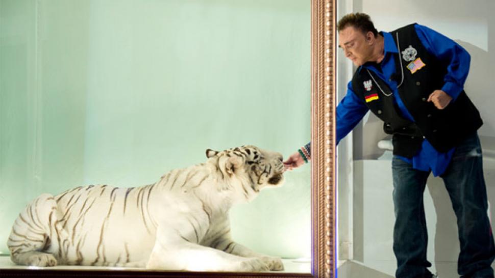 Siegfried & Roy's Iconic White Tiger Mantecore Has Died | Entertainment ...