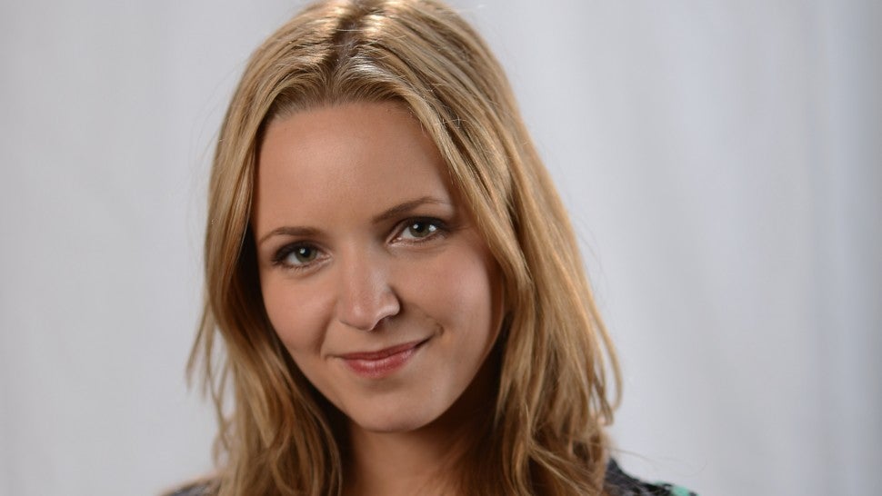 Jordana Spiro Talks Pressure-Filled ‘Ozark’ Season 2 and Directorial ...