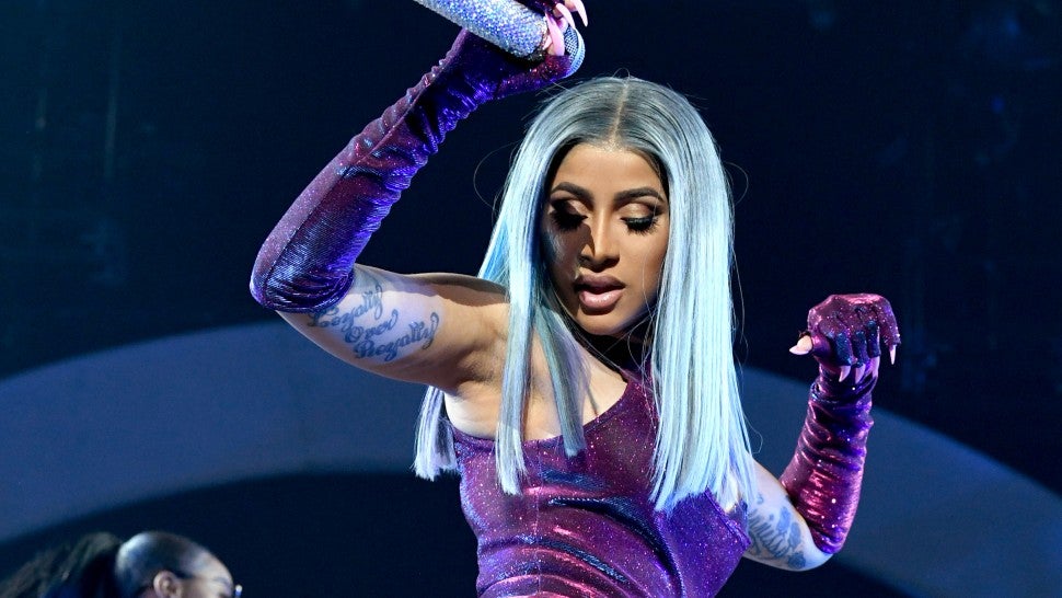 Cardi B Gives Husband Offset a Lap Dance During Sexy 2019 BET Awards ...