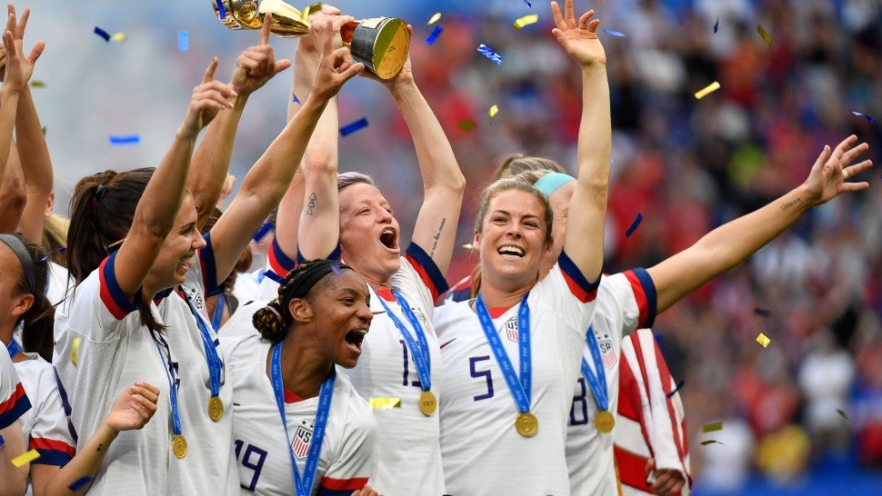 US Women's Soccer Team Wins World Cup: Serena Williams, Ellen DeGeneres ...