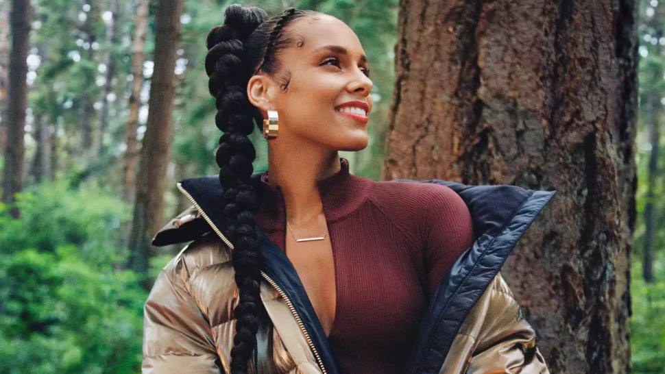 Alicia Keys Celebrates A Cozy Holiday Collection With Athleta: Shop Her ...