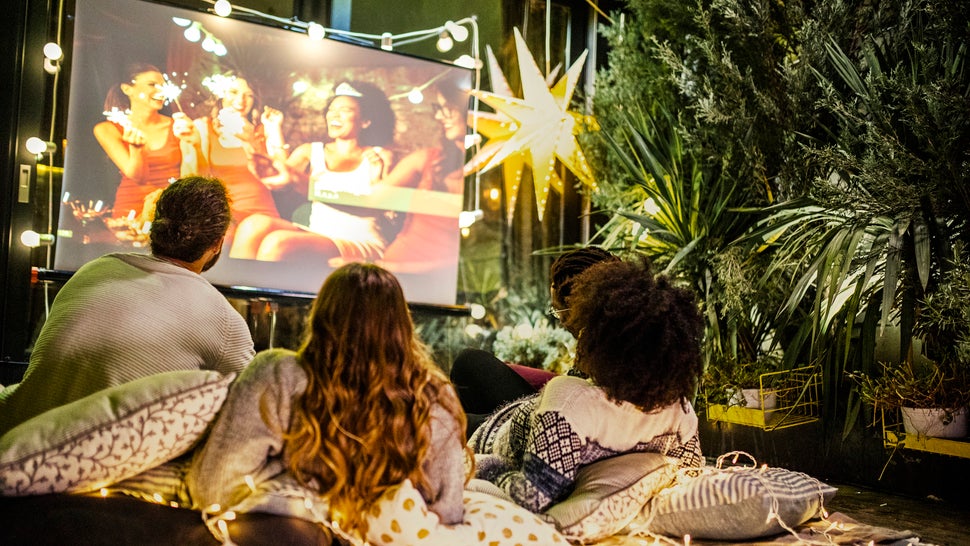 How to Host the Ultimate Outdoor Movie Night: Essentials You Need This ...