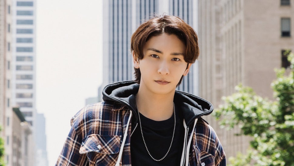 J-Pop Artist Shinjiro Atae Comes Out as Gay | Entertainment Tonight