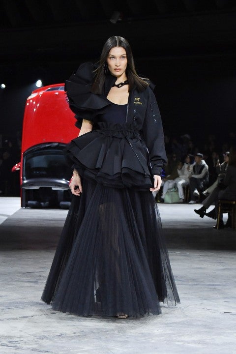 Here's Every Bella Hadid Runway Walk | Entertainment Tonight