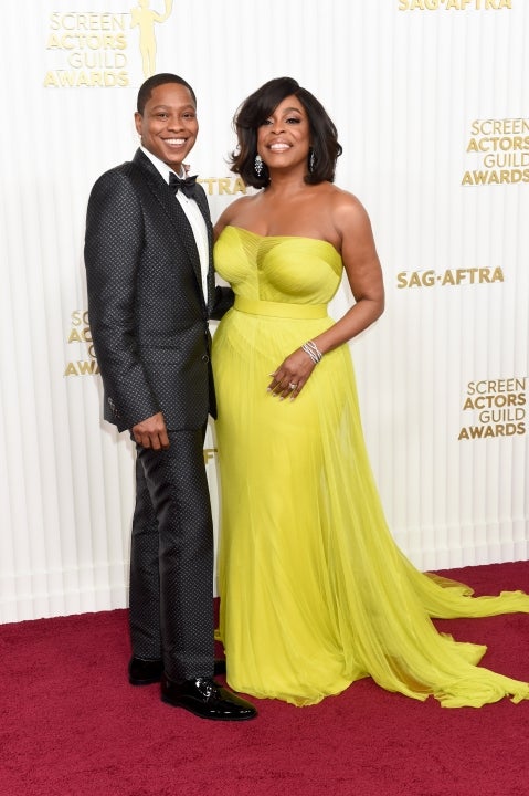 Couples Pack on PDA at 2023 SAG Awards | Entertainment Tonight