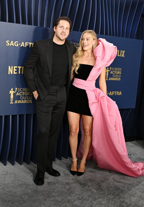 Couples Pack on PDA at 2024 SAG Awards | Entertainment Tonight