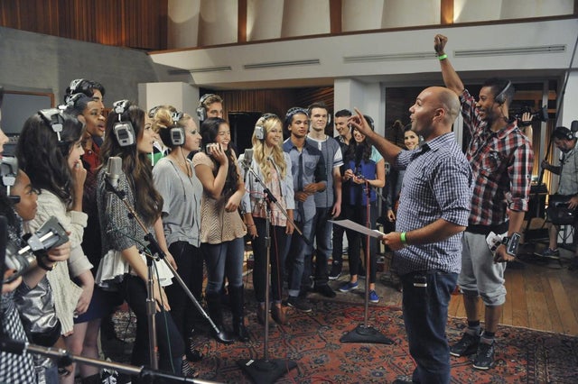 26 Disney Channel Stars Sing Along to 'Frozen'! | Entertainment Tonight