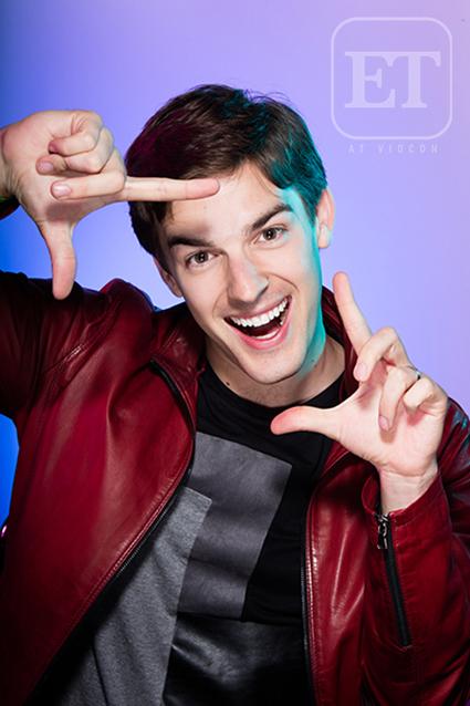 EXCLUSIVE: 2016 Vidcon Portraits | Entertainment Tonight