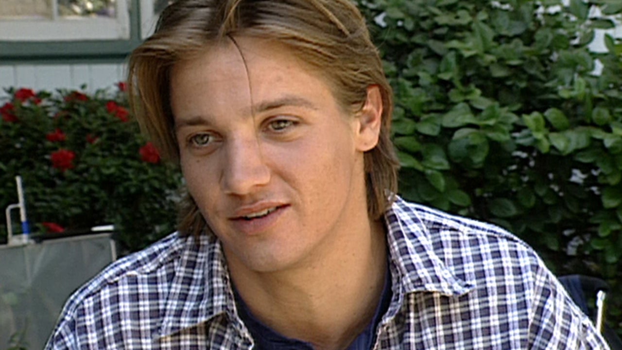 FLASHBACK - A 25-Year-Old Jeremy Renner Learns the Ropes on Set of ...