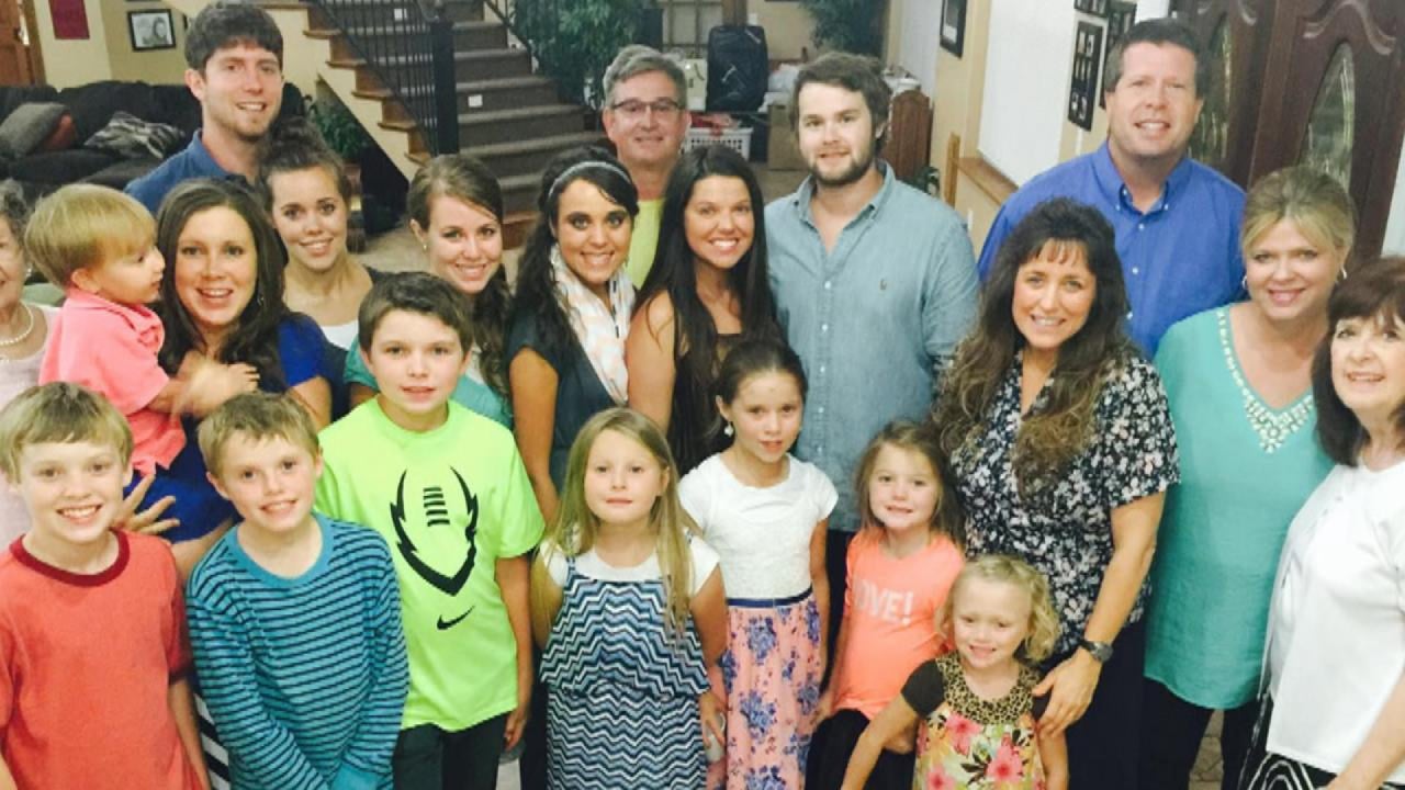 EXCLUSIVE: The Duggar Family In Turmoil Over Jill & Jessa's TLC Special