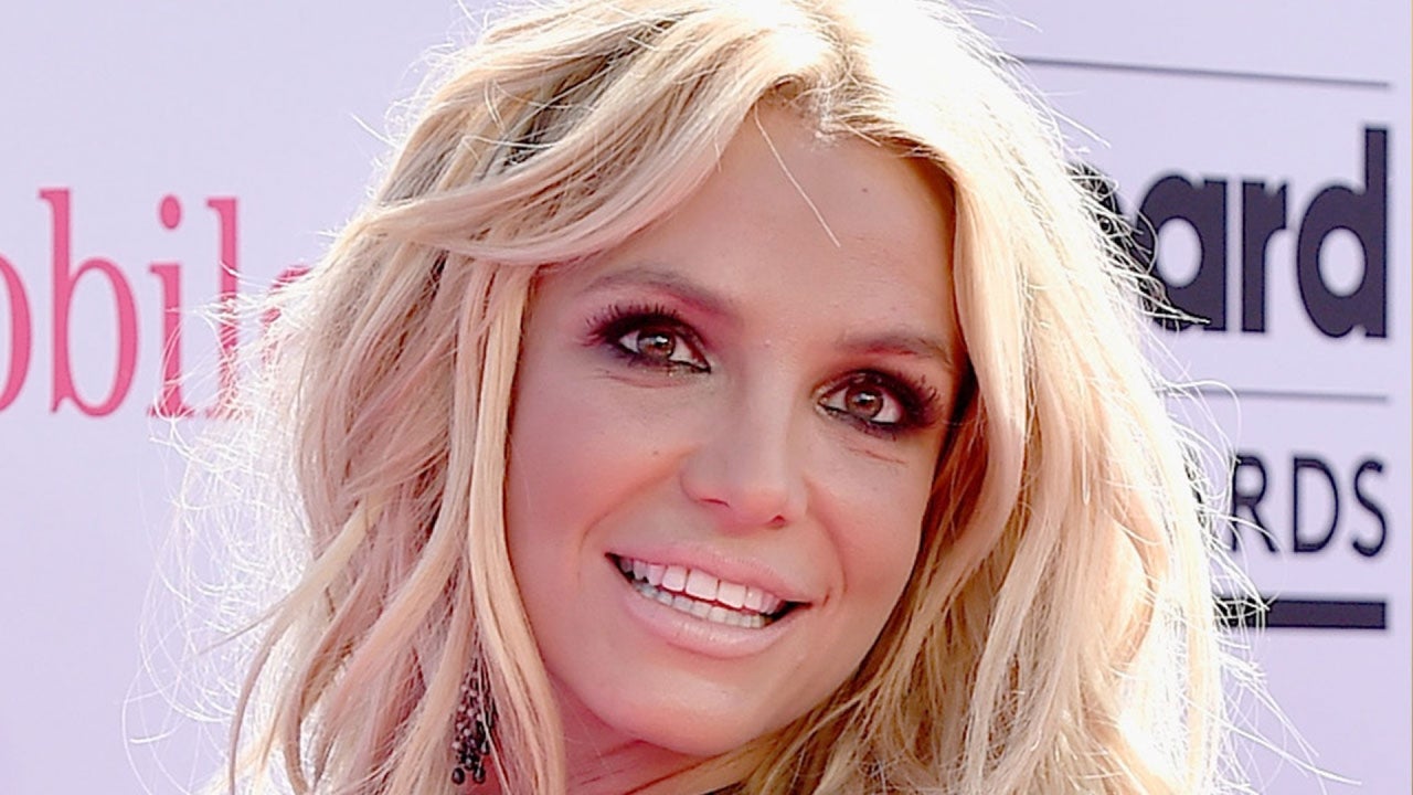 Britney Spears Says It Would Be 'Fun' To Headline the Super Bowl ...