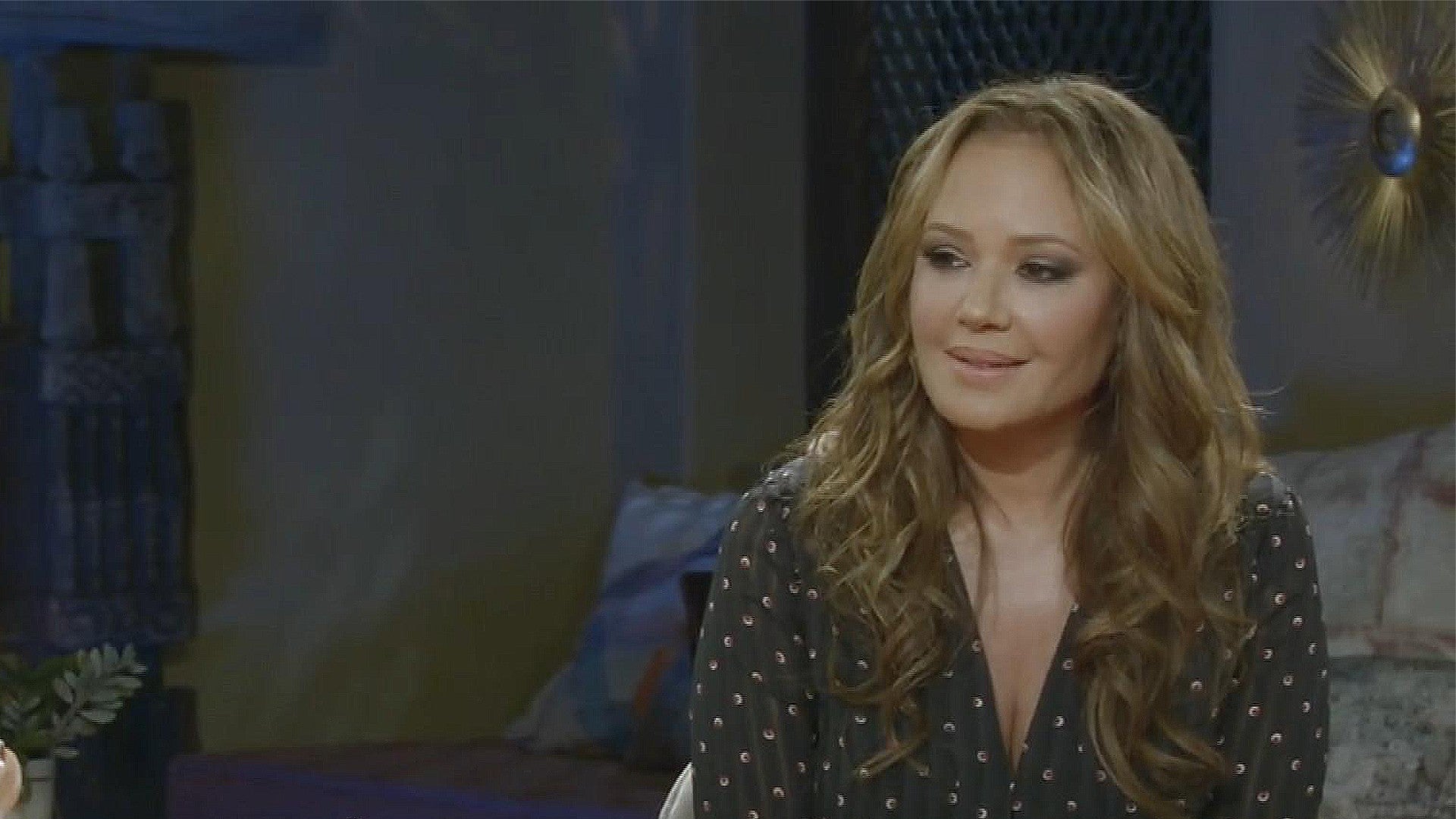 Leah Remini Makeup Tutorial | Saubhaya Makeup