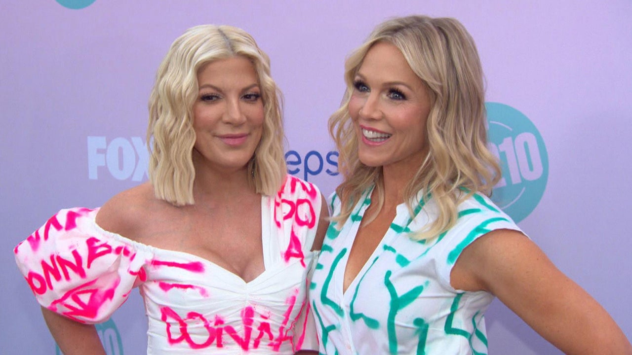 Inside The Nostalgic ‘Peach Pit’ Diner With The Cast of ‘Beverly Hills ...