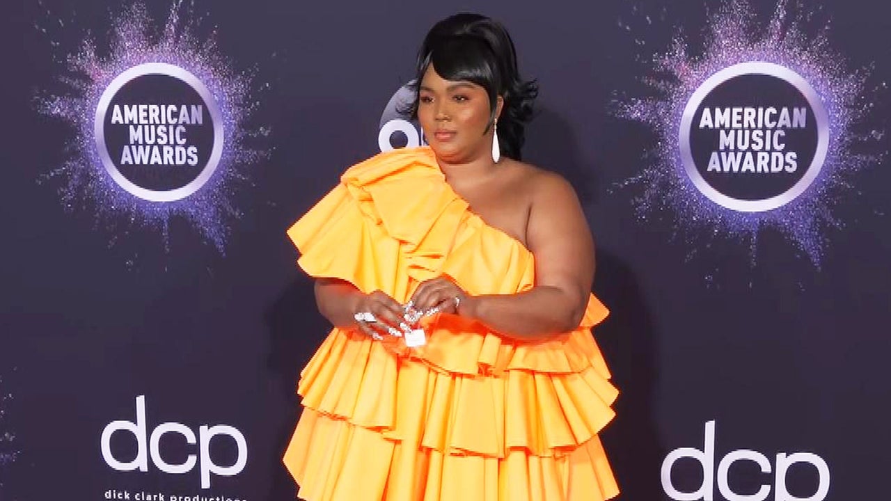 2019 AMAs: Lizzo Arrives With the Tiniest Handbag -- Watch!